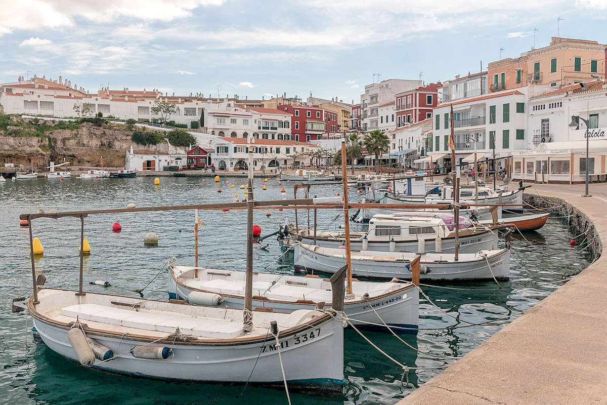 ES CASTELL » Qué ver y hacer en este pueblo con encanto