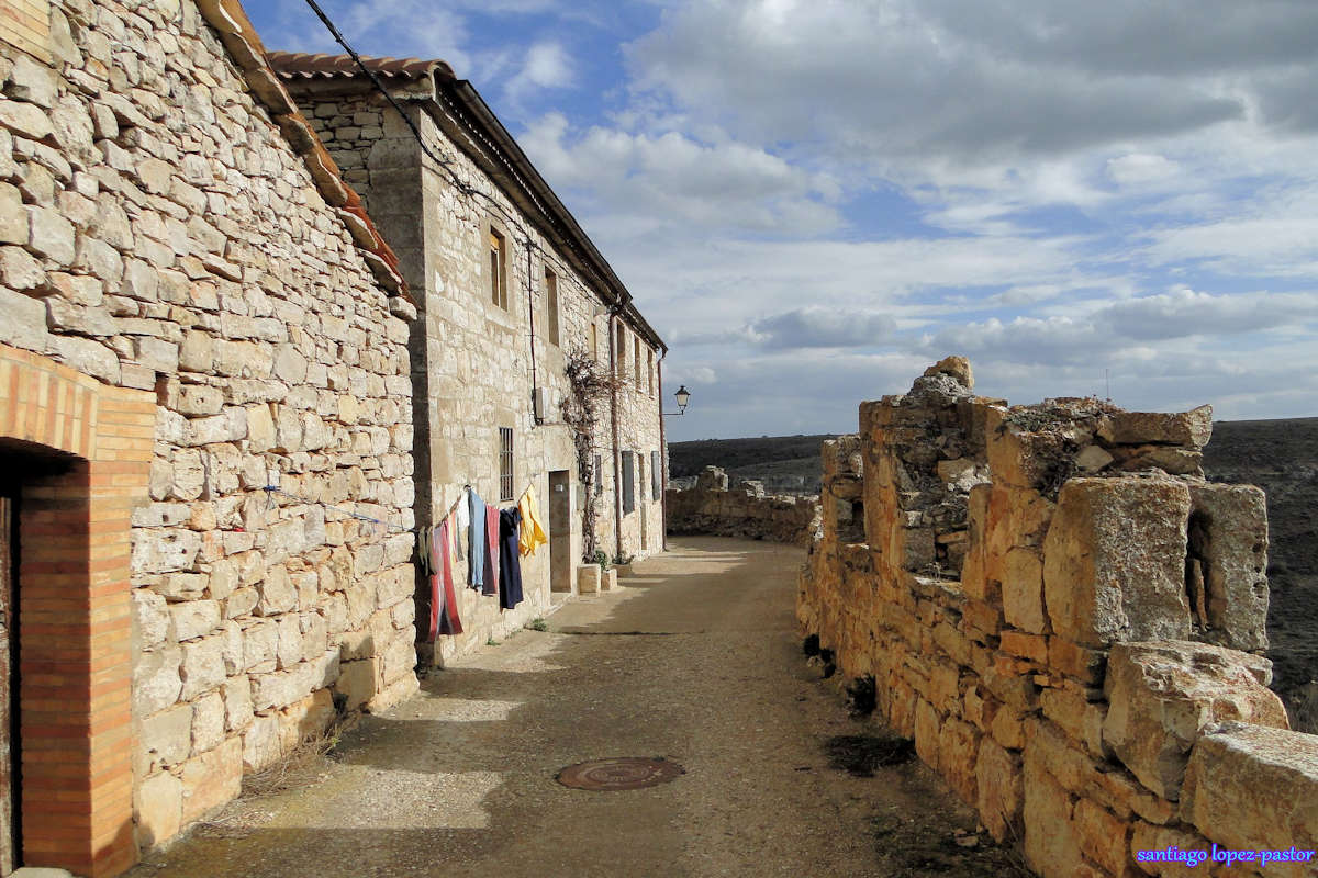RELLO » Qué ver y hacer. Pequeño poblado amurallado