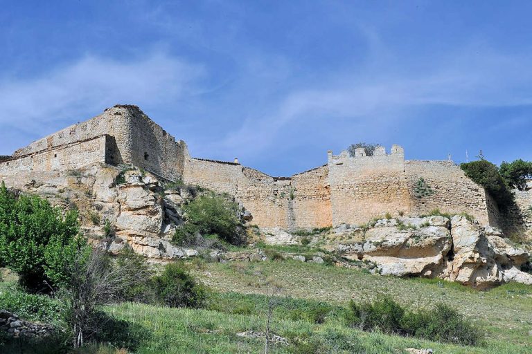 RELLO » Qué ver y hacer. Pequeño poblado amurallado