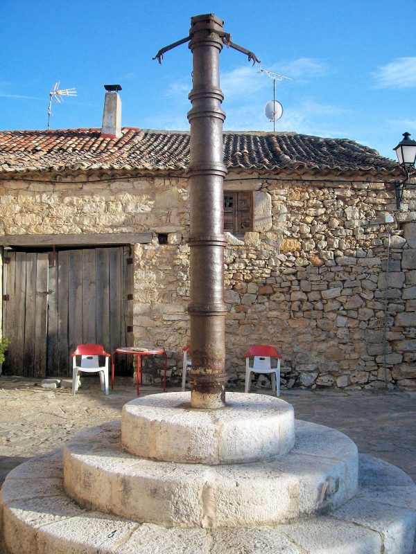 RELLO » Qué ver y hacer. Pequeño poblado amurallado