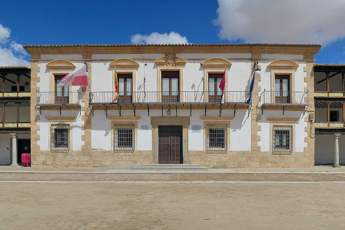 TEMBLEQUE » Qué ver y hacer. Descubre su Plaza Mayor