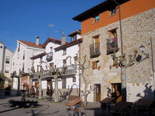 ARAYA » Qué ver y hacer. A los pies del monte Aratz.