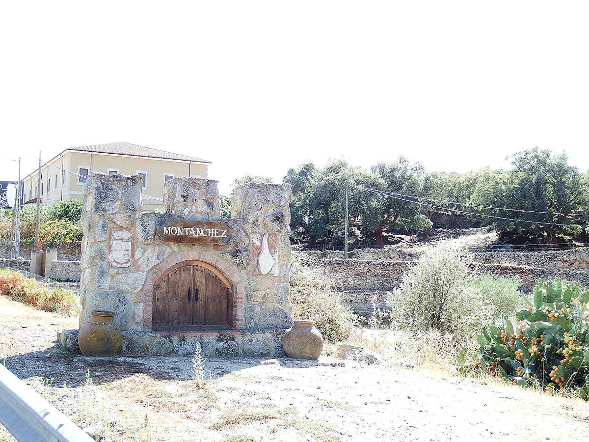 MONTÁNCHEZ » Qué ver y hacer. Seductora villa serrana