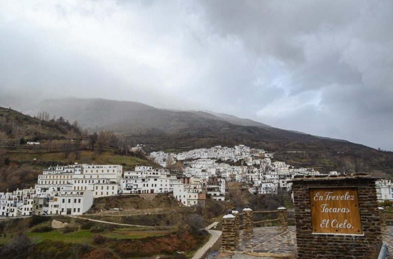 TREVÉLEZ » Qué ver y hacer. Enclave en la Sierra Nevada.