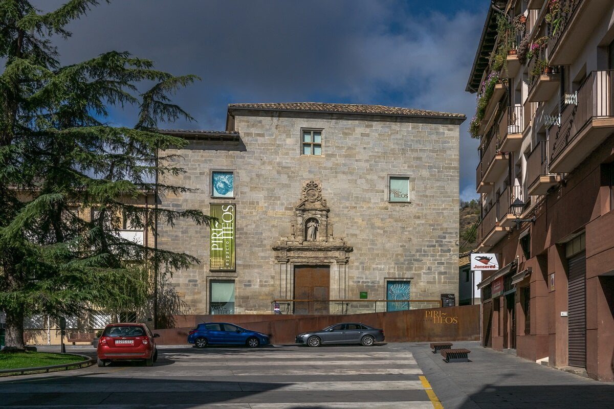 GRAUS » Descubre Qué Ver y Hacer en este conjunto urbano