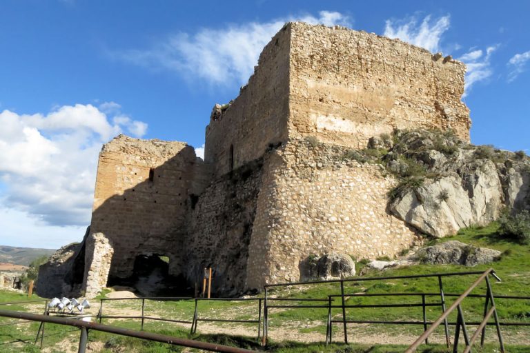 AYORA » Qué ver y hacer. Pueblo de miel y tradiciones.